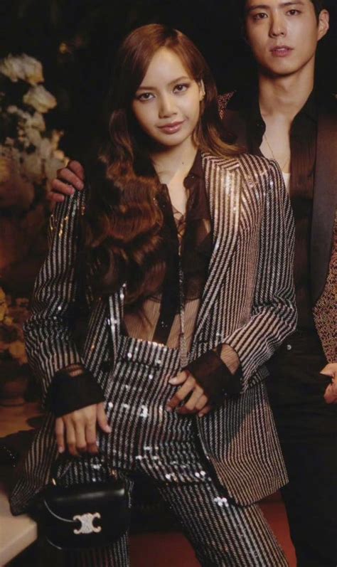 Lisa Selca ♡ 리사 Save Follow 🎧