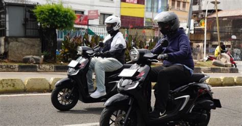 5 Tips Mengendarai Motor Matic Di Musim Hujan Persiapan Ekstra Jadi