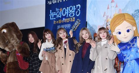 사진 우주소녀캐릭터 인형들과 상큼한 포즈