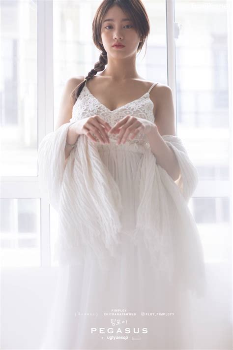 Thailand Model Pimploy Chitranapawong Beautiful In White Truepic
