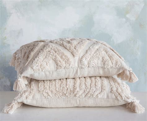 Woven Cotton Slub Lumbar Pillow W Tufted Design And Tassels 2 Styles