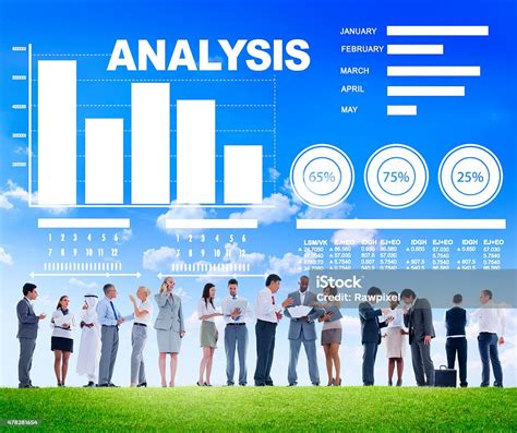 매출관리 분석 정보를 막대 그래프 데이터 Statisitc 컨셉입니다 2015년에 대한 스톡 사진 및 기타 이미지 2015년 그래프 다민족 그룹 Istock