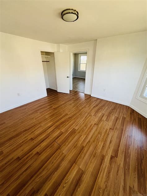 97 Carroll St Unit 2 Naugatuck Ct 06770 Room For Rent In Naugatuck