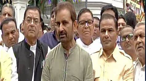44 Gujarat Congress Mlas Meet Karnataka Governor Claim They Are