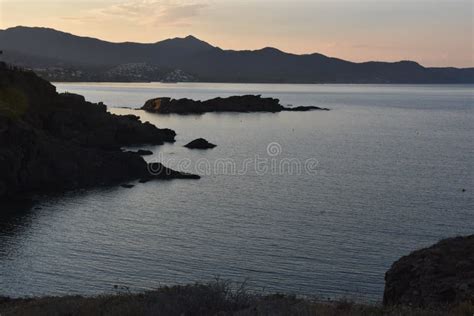 Mar Em El Porto De La Selva Foto De Stock Imagem De Pedras Porta