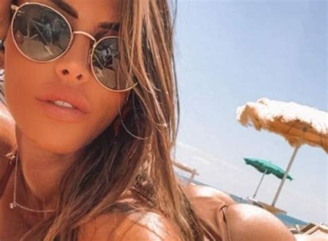 Guendalina Tavassi Bikini Leopardato E Tutto In Mostra Che Primo Piano