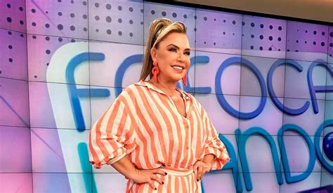 Apresentadora Do SBT Explica Se Foi Na Casa De Silvio Santos Implorar