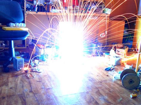Explosion From High Voltage Capacitor Bank Into Steel Wool