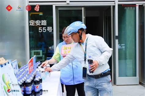 清凉物资、防暑驿站他们这样为新就业群体撑起“保护伞”澎湃号·政务澎湃新闻 The Paper