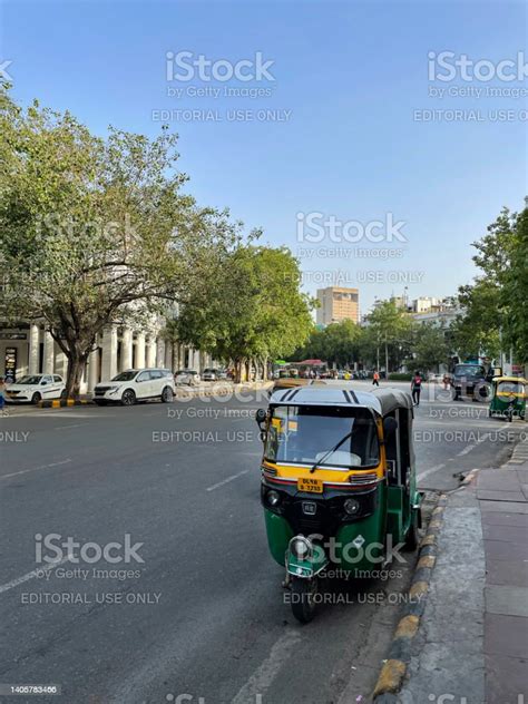 인도 자동 인력거 택시 노란색과 녹색 툭툭 수송 Connaught Place 뉴 델리 인도에 주차 된 이미지 3륜 차량에 대한