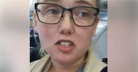 난민 추방 안돼 스웨덴 학생 비행기서 시위