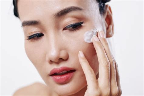 Bolehkah Pakai Krim Pemutih Wajah Setiap Hari Cari Tahu Yuk Stylo