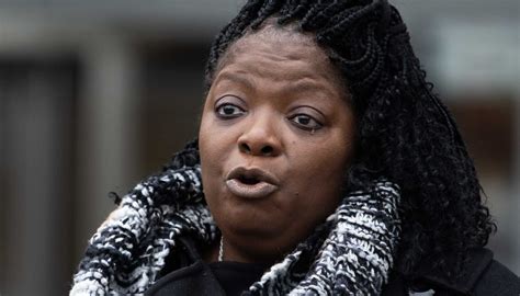 Woman Awarded 2 9 Million In Botched Chicago Police Raid Endorses