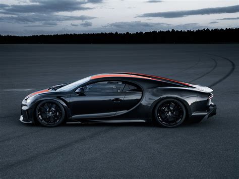 Bugattis Chiron Clocks 305 Mph Thanks To Top Notch Tires Wired