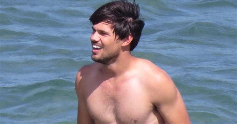 Taylor Lautner Shirtless Pictures Popsugar Celebrity