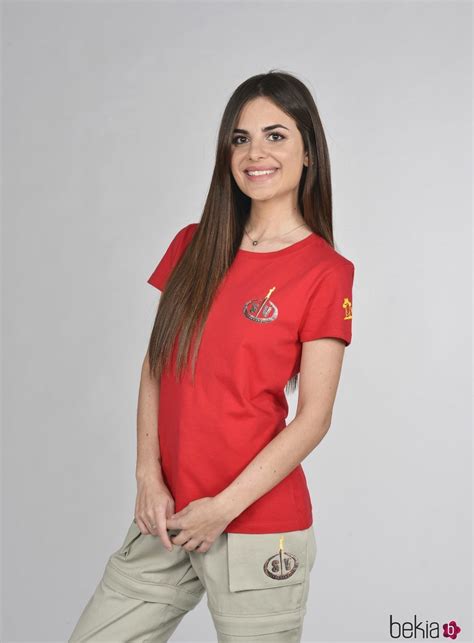 Alexia Rivas Posando En La Foto Oficial De Supervivientes 2021