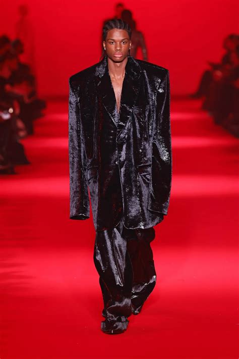 Vetements Fashion Show Runway Ready To Wear Fall Winter 2024 Paris