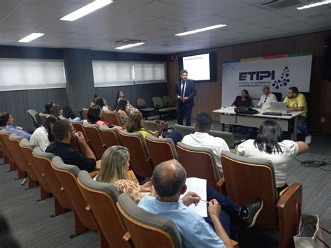 CGE ministra capacitação sobre suprimento de fundos para Regionais de