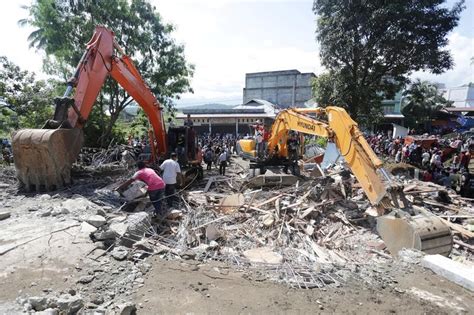 Un Terremoto En Indonesia Deja Al Menos 93 Muertos Y Decenas De