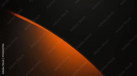 空白スペースにオレンジ色の光の線が入った抽象的な濃い灰色の水平方向の広いバナー。未来的な暗い豪華な現代技術の背景。ベクトルの図。 Stock