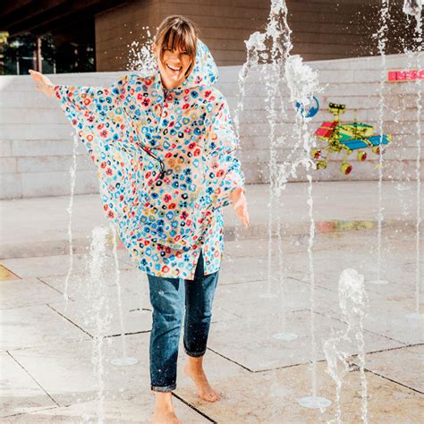 ᐉ Преносим дамски дъждобран пончо на цветя Reisenthel Mini Maxi Poncho