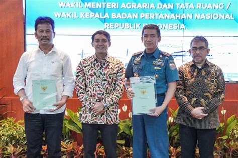 Wamen Atrbpn Serahkan Sertifikat Sekolah Pesantren Lantamal Dan