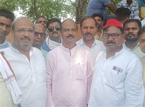 महराजगंज नगर पालिका चेयरमैन पद के लिए सपा प्रत्याशी पुष्पलता मंगल की