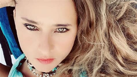 شاهد نيللي كريم بالأبيض والأسود في أحدث جلسة تصوير صور