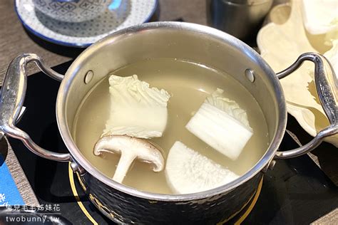 火鍋吃到飽》這一小鍋台北北護店～懷舊復古風火鍋店，低消 268 元享自助吧吃到飽 兔兒毛毛姊妹花