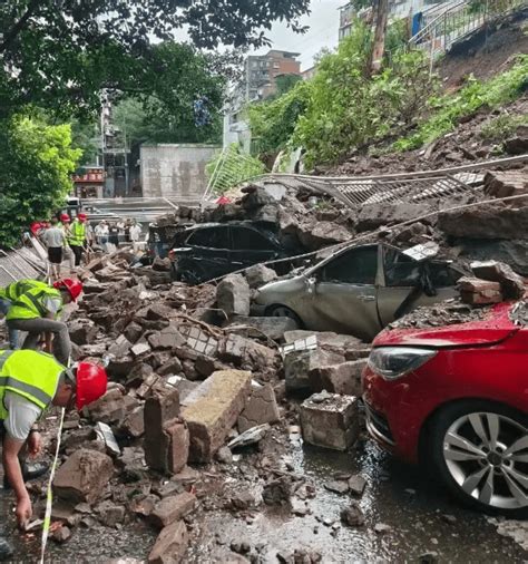 四川一堡坎因暴雨垮塌 5车被埋四川内江城区一堡坎在暴雨中塌方 街办：5辆车被砸，人没事，现场仍在处理中市中区红星降雨量