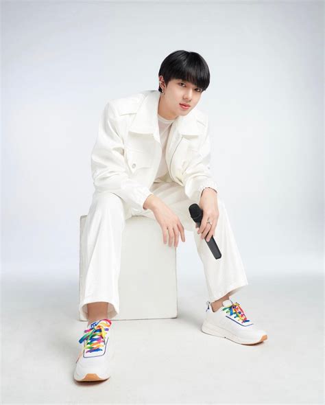 Ig นุนิว ชวรินทร์ เพริศพิริยะวงศ์ มิถุนายน ซนซนมิรองเท้าบาจากันยัง