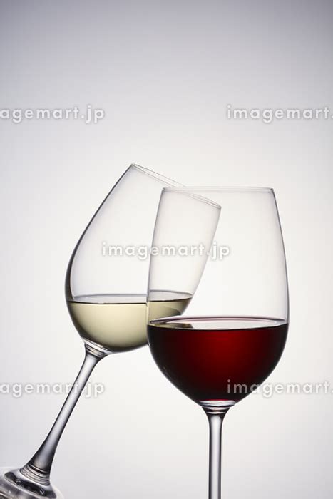 赤ワインと白ワインの写真素材 147493203 イメージマート