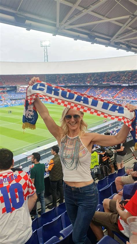 Slobodna Dalmacija Vatrene S Tribina U Rotterdamu Bodri I HRT Ova