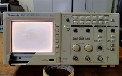 Osciloscópio Tektronix Tds1001b No Estado Leia A Descrição Mercadolivre