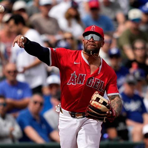 Breaking Yoán Moncada Just Signed A New Multi Million Dollar Deal With The Angeles Angels To