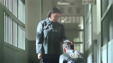 《奔腾年代》冯仕高见到母亲直接下跪，为自己做的事情深深地忏悔高清1080p在线观看平台腾讯视频