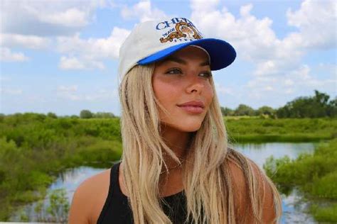 5 Facts About Tayler Holder Girlfriend Drew Knotts Broadbiography