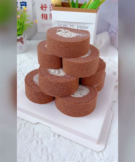 无需抹面 ️超简单 ️叠叠乐巧克力蛋糕🍫只要会做蛋糕卷，就能做出这个可爱的叠叠乐蛋糕，快来试试吧！ Youtube