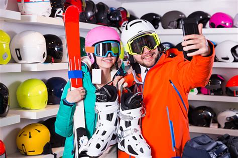 미소 커플 스키 옷 만들기 Selfie 상점에 대한 스톡 사진 및 기타 이미지 상점 스키 전화 Istock