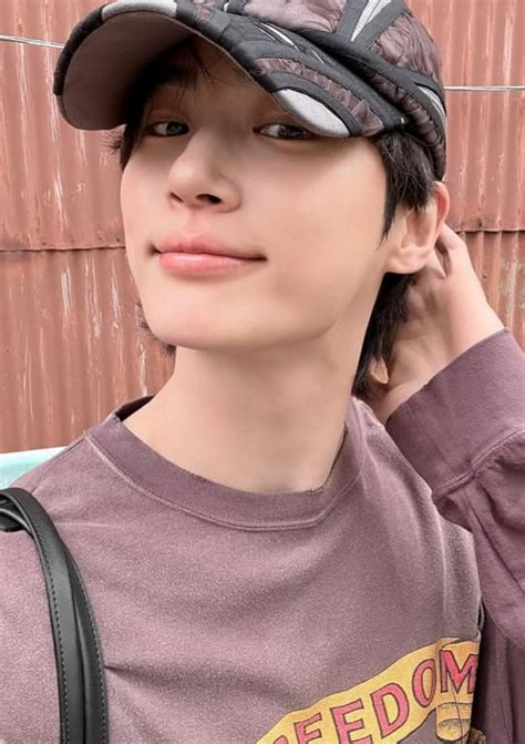 어떻게 사람이 이모티콘변우석 살인미소가 싱크로율 200 텐아시아