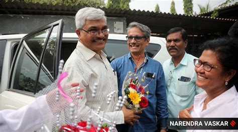 Scholar Activist Anand Teltumbde Walks Out Of Jail After 31 Months India News News The