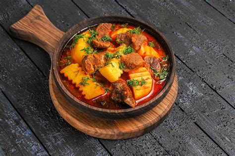 दस्तरखान पर सजाएं लजीज आलू गोश्त नोट करें रेसिपी How To Make Aloo