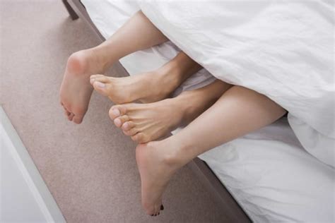 လိင်ဆက်ဆံဖို့ သူမကို ဆွဲဆောင်နိုင်မယ့် နည်းလမ်း ၄ သွယ် Hello Sayarwon