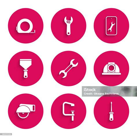 렌치 스패너 클램프 및 나사 도구 스크루 드라이버 작업자 안전 헬멧 전기 원형 톱 퍼티 나이프 모바일 서비스 및 룰렛 구성 아이콘을 설정합니다 벡터 건설 기계류에 대한 스톡