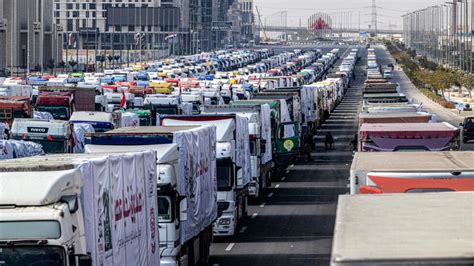 إسرائيل تقتل عنصرين من الشرطة بغارة على غزة وتخرق البروتوكول الإنساني