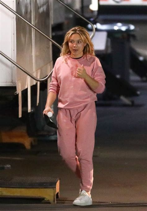 Pin On Celebrity Paparazzi Moments