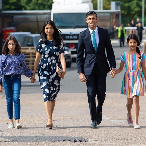 Who Is Rishi Sunak New Uk Prime Minister Succeeding Liz Truss
