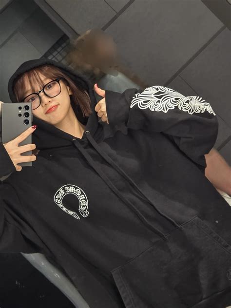 采采🐯weverse更新 Fearnot 今天也是美好的一天～～～🍀🍀 （欸不是所以你說要po的照片呢！！！等好幾天了餒😡