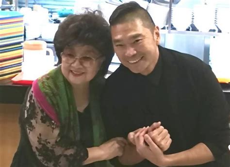 74歲徐小鳳樸素打扮現身！零名牌巨鑽襯托貴氣依然 同場兩歌手首飾掛滿身仍被比下去 事事如意生活網站