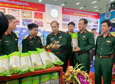 “庆祝2022年越老团结友好年”展销会与展览会：扩大贸易，深化友谊 Vietnam Vietnamplus